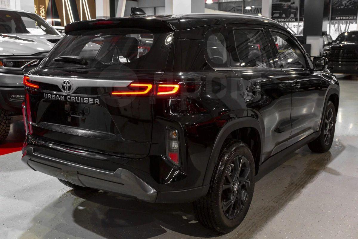Купить Toyota Urban Cruiser 2023 в Москве, Новый автомобиль, черный, джип/suv 5 дв., 1.5 литра ...