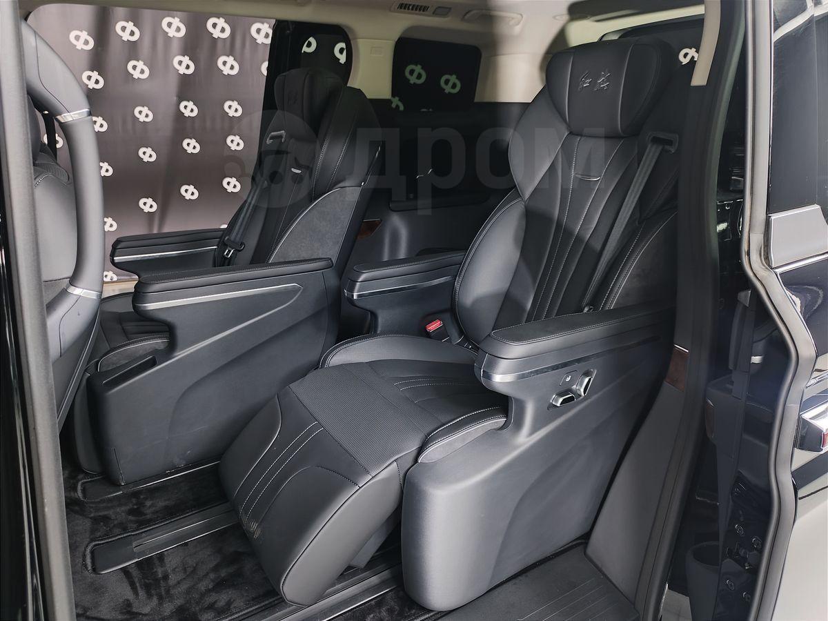 Hongqi HQ9 2022 в Новосибирске, Hongqi ( Хончи ), в переводе "Красное знамя" - марка автомобилей ...